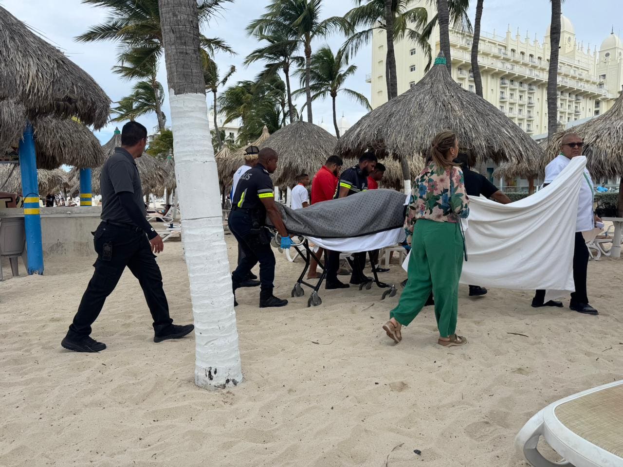 Nederlands - 24ora % Tragisch incident op het strand: Toerist overleden ...